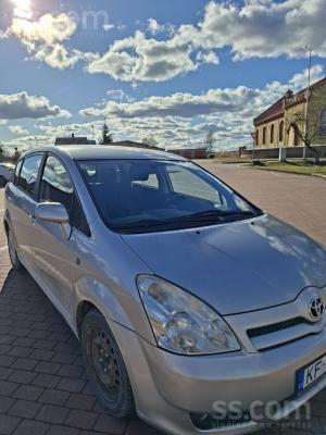 Grey Toyota Corolla Verso 2007 in Jekabpils, with an engine capacity of 1.80 L and mileage of 199 thousand km for 1500 €, photo  on AUTOMOTO.COM.LV