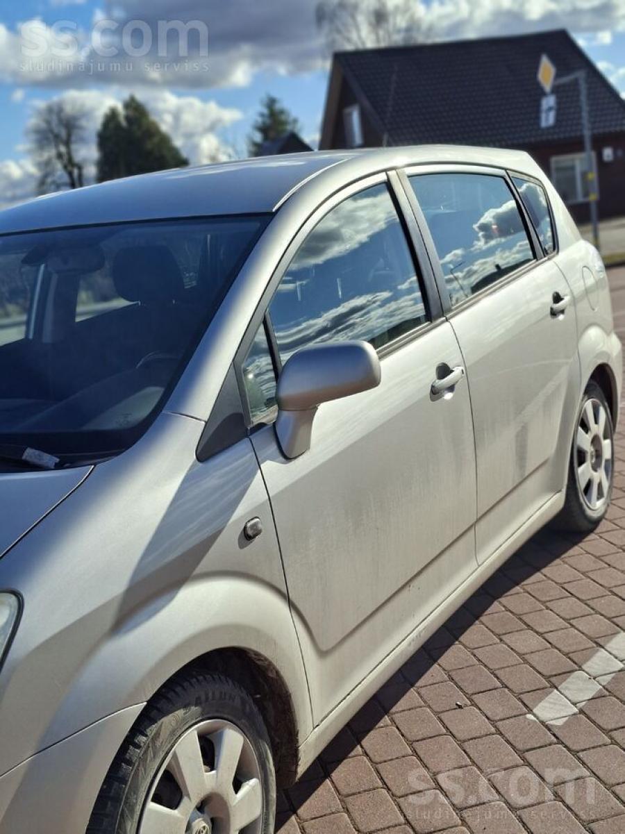 Grey Toyota Corolla Verso 2007 in Jekabpils, with an engine capacity of 1.80 L and mileage of 199 thousand km for 1500 €, photo 4 on AUTOMOTO.COM.LV