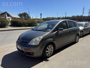 Pelēks Toyota Corolla Verso 2007 Rīga, ar dzinēja tilpumu 2.20 L un nobraukumu 357 tūkst. km par 2200 €, foto  vietnē AUTOMOTO.COM.LV