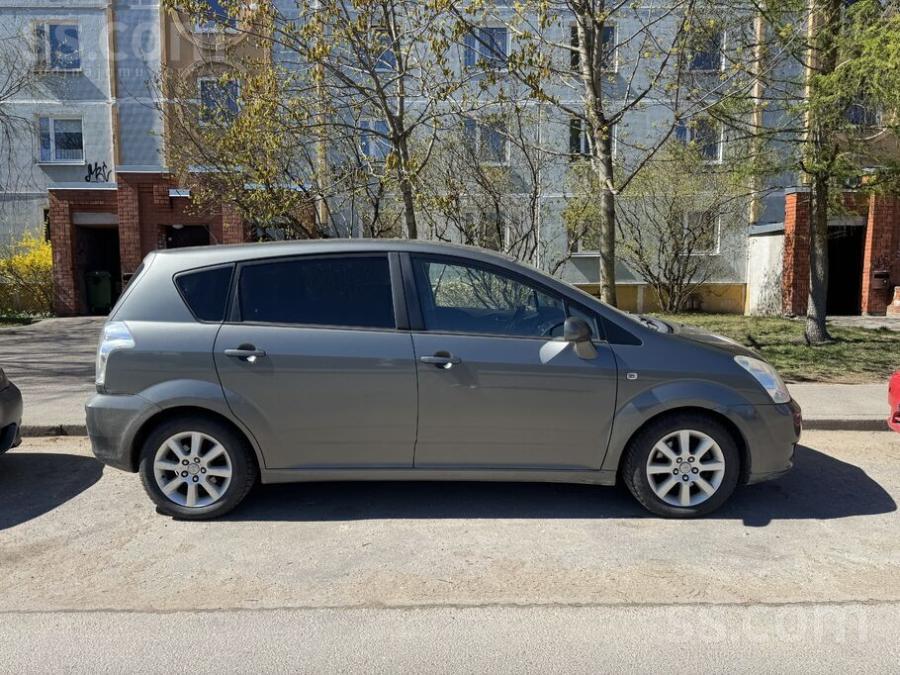 Pelēks Toyota Corolla Verso 2007 Rīga, ar dzinēja tilpumu 2.20 L un nobraukumu 357 tūkst. km par 2200 €, foto 4 vietnē AUTOMOTO.COM.LV
