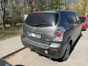 Pelēks Toyota Corolla Verso 2007 Rīga, ar dzinēja tilpumu 2.20 L un nobraukumu 357 tūkst. km par 2200 €, foto 6 vietnē AUTOMOTO.COM.LV