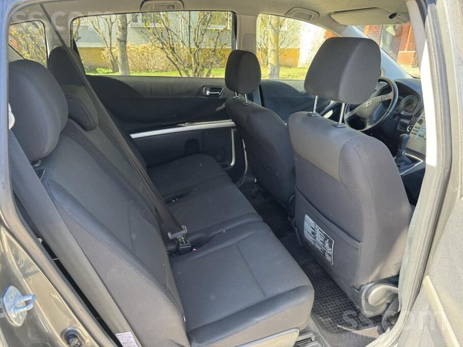 Pelēks Toyota Corolla Verso 2007 Rīga, ar dzinēja tilpumu 2.20 L un nobraukumu 357 tūkst. km par 2200 €, foto 8 vietnē AUTOMOTO.COM.LV