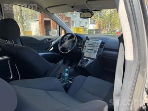 Pelēks Toyota Corolla Verso 2007 Rīga, ar dzinēja tilpumu 2.20 L un nobraukumu 357 tūkst. km par 2200 €, foto 9 vietnē AUTOMOTO.COM.LV