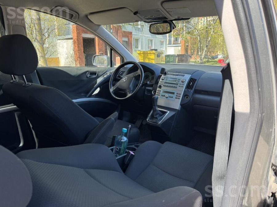 Pelēks Toyota Corolla Verso 2007 Rīga, ar dzinēja tilpumu 2.20 L un nobraukumu 357 tūkst. km par 2200 €, foto 9 vietnē AUTOMOTO.COM.LV