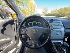 Pelēks Toyota Corolla Verso 2007 Rīga, ar dzinēja tilpumu 2.20 L un nobraukumu 357 tūkst. km par 2200 €, foto 12 vietnē AUTOMOTO.COM.LV