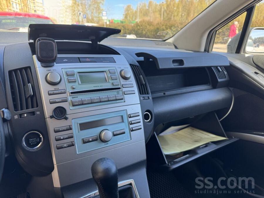 Pelēks Toyota Corolla Verso 2007 Rīga, ar dzinēja tilpumu 2.20 L un nobraukumu 357 tūkst. km par 2200 €, foto 15 vietnē AUTOMOTO.COM.LV