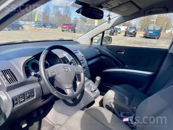 Pelēks Toyota Corolla Verso 2007 Cēsis, ar dzinēja tilpumu 2.20 L un nobraukumu 257 tūkst. km par 2100 €, foto 5 vietnē AUTOMOTO.COM.LV