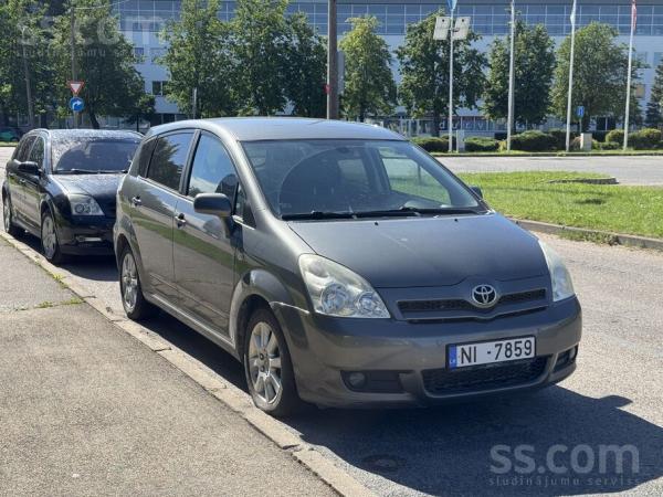 Серый Тойота Королла Версо 2007 в Рига, объемом двигателя 2.20 л и пробегом 356 тыс. км за 1950 €, фото 2 на AUTOMOTO.COM.LV