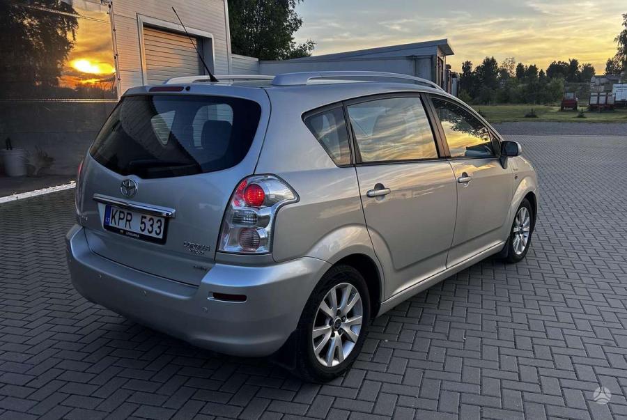 Pelēks Toyota Corolla Verso 2007 Utena, ar dzinēja tilpumu 2.23 L un nobraukumu 152 tūkst. km par 3500 €, foto 11 vietnē AUTOMOTO.COM.LV