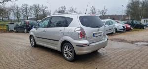 Grey Toyota Corolla Verso 2007 in Valmiera, with an engine capacity of 2.20 L and mileage of 271 thousand km for 2500 €, photo 5 on AUTOMOTO.COM.LV