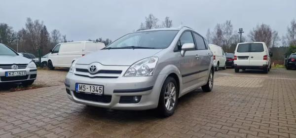 Grey Toyota Corolla Verso 2007 in Valmiera, with an engine capacity of 2.20 L and mileage of 271 thousand km for 2500 €, photo 6 on AUTOMOTO.COM.LV
