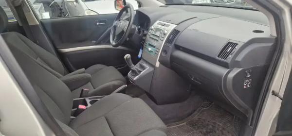 Grey Toyota Corolla Verso 2007 in Valmiera, with an engine capacity of 2.20 L and mileage of 271 thousand km for 2500 €, photo 9 on AUTOMOTO.COM.LV