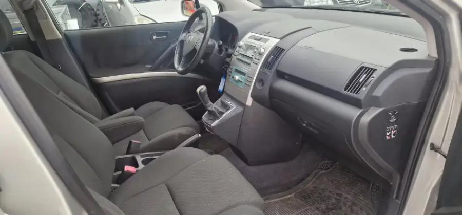 Grey Toyota Corolla Verso 2007 in Valmiera, with an engine capacity of 2.20 L and mileage of 271 thousand km for 2500 €, photo 10 on AUTOMOTO.COM.LV