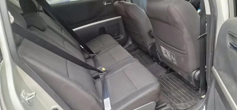 Grey Toyota Corolla Verso 2007 in Valmiera, with an engine capacity of 2.20 L and mileage of 271 thousand km for 2500 €, photo 11 on AUTOMOTO.COM.LV