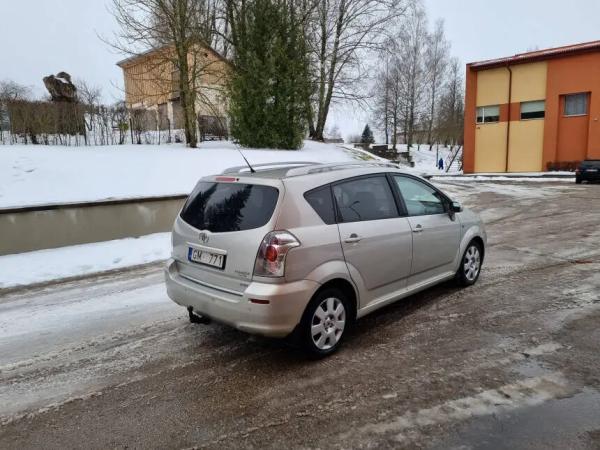 Grey Toyota Corolla Verso 2007 in Jekabpils, with an engine capacity of 2.20 L and mileage of 293 thousand km for 2550 €, photo 6 on AUTOMOTO.COM.LV