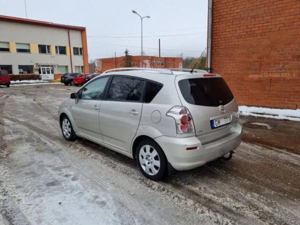 Grey Toyota Corolla Verso 2007 in Jekabpils, with an engine capacity of 2.20 L and mileage of 293 thousand km for 2550 €, photo 8 on AUTOMOTO.COM.LV