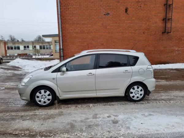 Grey Toyota Corolla Verso 2007 in Jekabpils, with an engine capacity of 2.20 L and mileage of 293 thousand km for 2550 €, photo 9 on AUTOMOTO.COM.LV