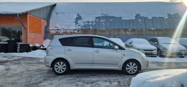 Grey Toyota Corolla Verso 2007 in Valmiera, with an engine capacity of 2.20 L and mileage of 420 thousand km for 1850 €, photo 2 on AUTOMOTO.COM.LV