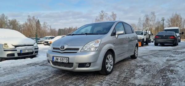 Grey Toyota Corolla Verso 2007 in Valmiera, with an engine capacity of 2.20 L and mileage of 420 thousand km for 1850 €, photo 6 on AUTOMOTO.COM.LV