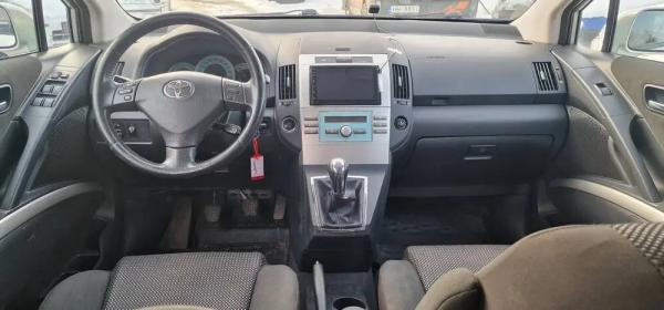 Grey Toyota Corolla Verso 2007 in Valmiera, with an engine capacity of 2.20 L and mileage of 420 thousand km for 1850 €, photo 7 on AUTOMOTO.COM.LV