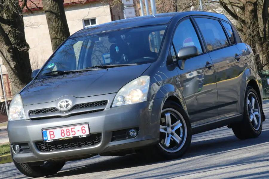 Pelēks Toyota Corolla Verso 2007 Rīga, ar dzinēja tilpumu 2.20 L un nobraukumu 383 tūkst. km par 1690 €, foto 1 vietnē AUTOMOTO.COM.LV