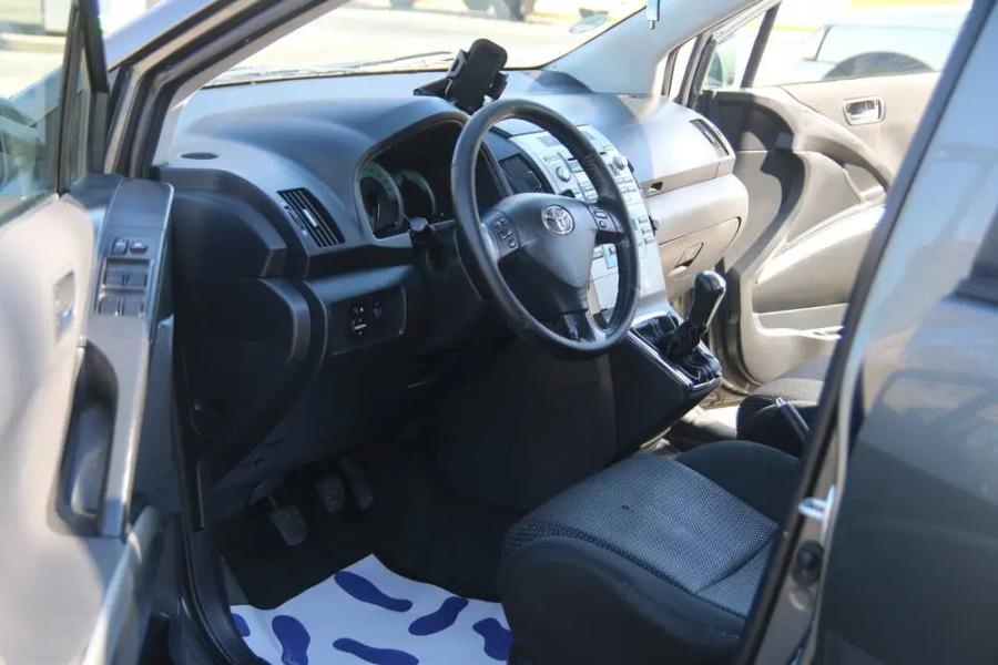 Pelēks Toyota Corolla Verso 2007 Rīga, ar dzinēja tilpumu 2.20 L un nobraukumu 383 tūkst. km par 1690 €, foto 8 vietnē AUTOMOTO.COM.LV