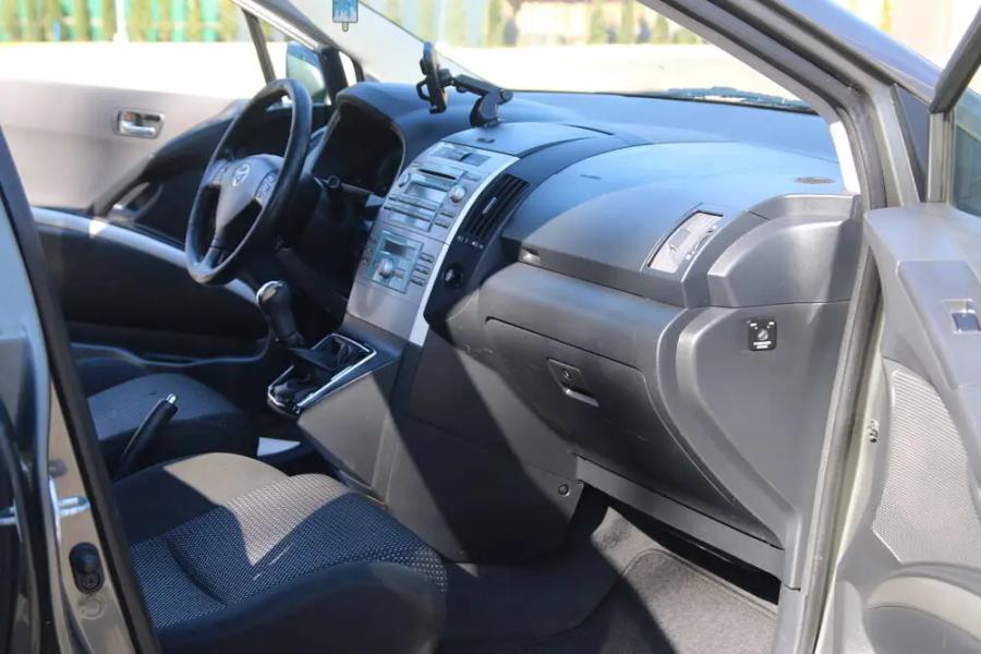 Pelēks Toyota Corolla Verso 2007 Rīga, ar dzinēja tilpumu 2.20 L un nobraukumu 383 tūkst. km par 1690 €, foto 16 vietnē AUTOMOTO.COM.LV