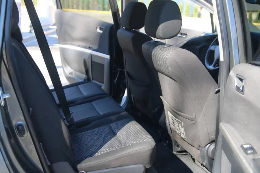 Pelēks Toyota Corolla Verso 2007 Rīga, ar dzinēja tilpumu 2.20 L un nobraukumu 383 tūkst. km par 1690 €, foto 17 vietnē AUTOMOTO.COM.LV