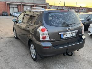 Pelēks Toyota Corolla Verso 2007 Rīga, ar dzinēja tilpumu 2.20 L un nobraukumu 361 tūkst. km par 2180 €, foto 3 vietnē AUTOMOTO.COM.LV