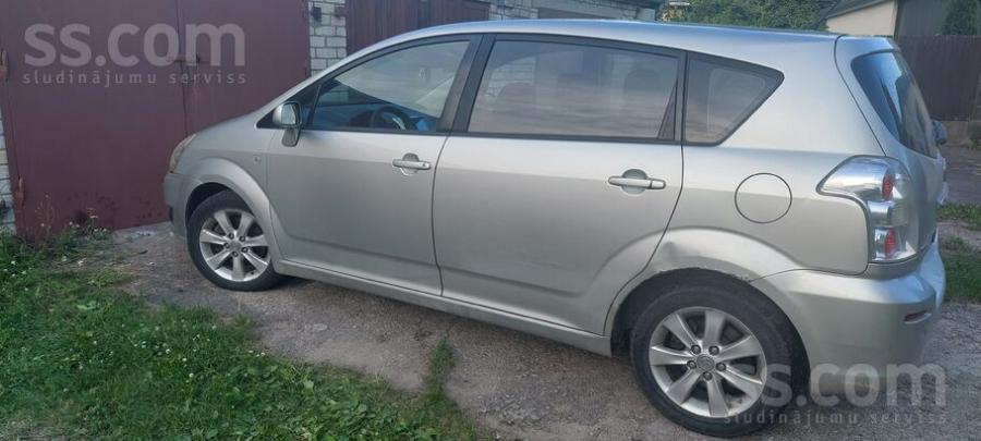 Grey Toyota Corolla Verso 2007 in Riga, with an engine capacity of 2.20 L and mileage of 357 thousand km for 1500 €, photo 3 on AUTOMOTO.COM.LV