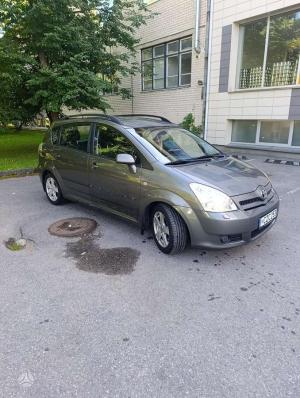 Grey Toyota Corolla Verso 2007 in Panevezys, with an engine capacity of 2.23 L and mileage of 375 thousand km for 2000 €, photo 3 on AUTOMOTO.COM.LV