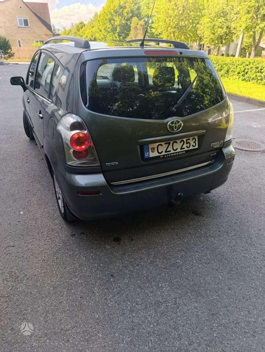 Grey Toyota Corolla Verso 2007 in Panevezys, with an engine capacity of 2.23 L and mileage of 375 thousand km for 2000 €, photo 6 on AUTOMOTO.COM.LV