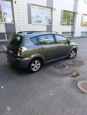 Grey Toyota Corolla Verso 2007 in Panevezys, with an engine capacity of 2.23 L and mileage of 375 thousand km for 2000 €, photo 7 on AUTOMOTO.COM.LV