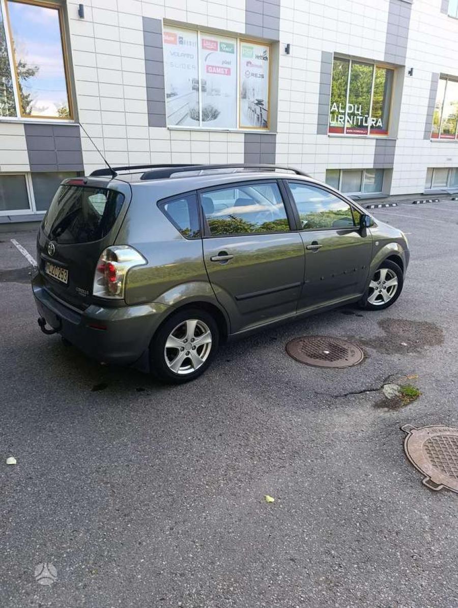Grey Toyota Corolla Verso 2007 in Panevezys, with an engine capacity of 2.23 L and mileage of 375 thousand km for 2000 €, photo 7 on AUTOMOTO.COM.LV