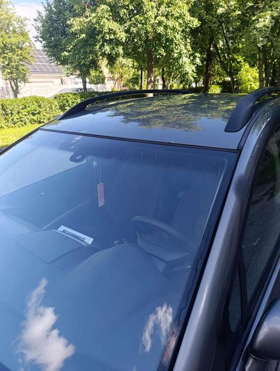 Grey Toyota Corolla Verso 2007 in Panevezys, with an engine capacity of 2.23 L and mileage of 375 thousand km for 2000 €, photo 10 on AUTOMOTO.COM.LV