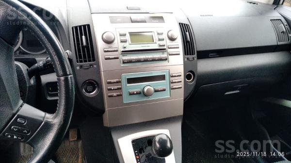 Pelēks Toyota Corolla Verso 2007 Krāslava, ar dzinēja tilpumu 1.80 L un nobraukumu 231 tūkst. km par 2400 €, foto 3 vietnē AUTOMOTO.COM.LV