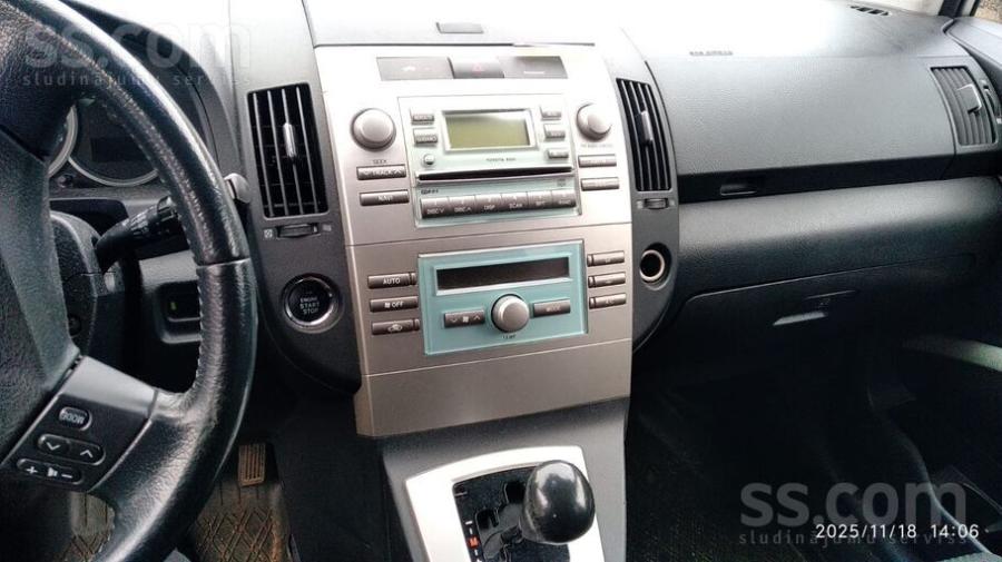 Pelēks Toyota Corolla Verso 2007 Krāslava, ar dzinēja tilpumu 1.80 L un nobraukumu 231 tūkst. km par 2400 €, foto 4 vietnē AUTOMOTO.COM.LV