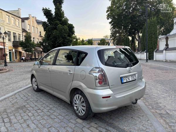 Pelēks Toyota Corolla Verso 2007 Viļņa, ar dzinēja tilpumu 2.20 L un nobraukumu 274 tūkst. km par 2750 €, foto 2 vietnē AUTOMOTO.COM.LV