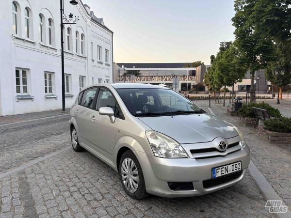 Pelēks Toyota Corolla Verso 2007 Viļņa, ar dzinēja tilpumu 2.20 L un nobraukumu 274 tūkst. km par 2750 €, foto 4 vietnē AUTOMOTO.COM.LV
