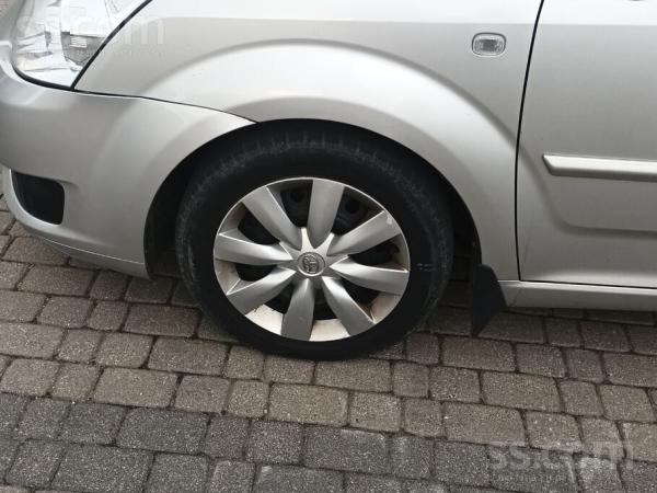 Pelēks Toyota Corolla Verso 2007 Rēzekne, ar dzinēja tilpumu 2.20 L un nobraukumu 364 tūkst. km par 2500 €, foto 2 vietnē AUTOMOTO.COM.LV