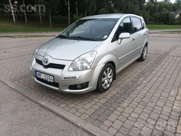 Pelēks Toyota Corolla Verso 2007 Rēzekne, ar dzinēja tilpumu 2.20 L un nobraukumu 364 tūkst. km par 2500 €, foto 3 vietnē AUTOMOTO.COM.LV