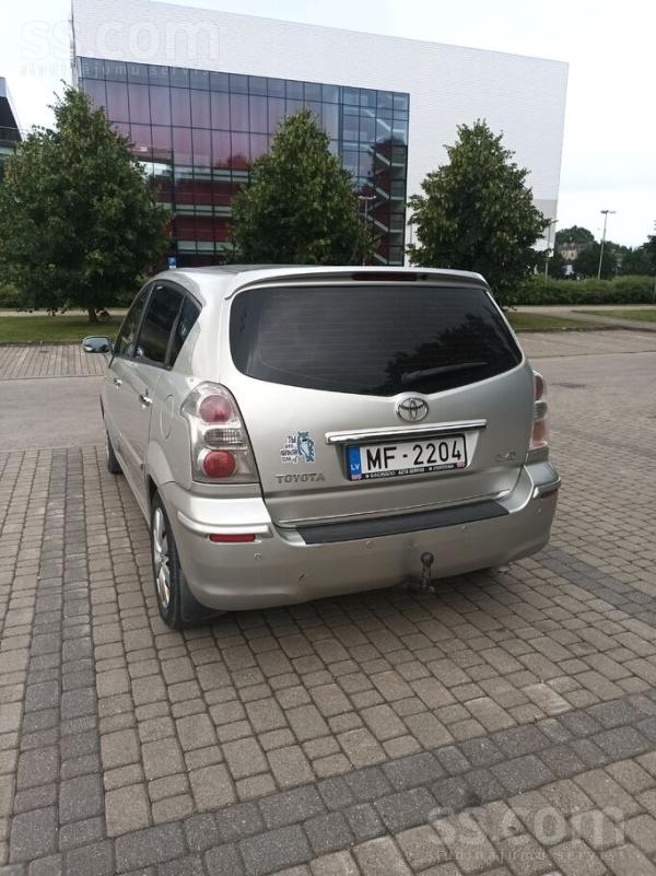 Pelēks Toyota Corolla Verso 2007 Rēzekne, ar dzinēja tilpumu 2.20 L un nobraukumu 364 tūkst. km par 2500 €, foto 7 vietnē AUTOMOTO.COM.LV