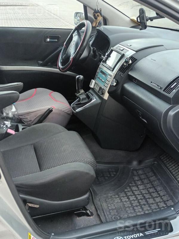 Pelēks Toyota Corolla Verso 2007 Rēzekne, ar dzinēja tilpumu 2.20 L un nobraukumu 364 tūkst. km par 2500 €, foto 8 vietnē AUTOMOTO.COM.LV