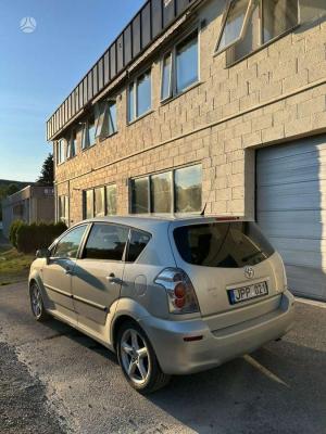 Pelēks Toyota Corolla Verso 2007 Šilutė, ar dzinēja tilpumu 2.20 L un nobraukumu 314 tūkst. km par 2200 €, foto 4 vietnē AUTOMOTO.COM.LV