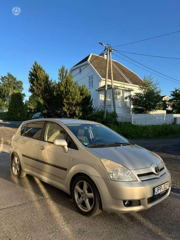 Grey Toyota Corolla Verso 2007 in Silute, with an engine capacity of 2.20 L and mileage of 314 thousand km for 2200 €, photo 6 on AUTOMOTO.COM.LV