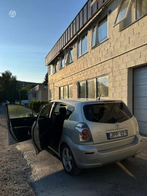 Pelēks Toyota Corolla Verso 2007 Šilutė, ar dzinēja tilpumu 2.20 L un nobraukumu 314 tūkst. km par 2200 €, foto 11 vietnē AUTOMOTO.COM.LV