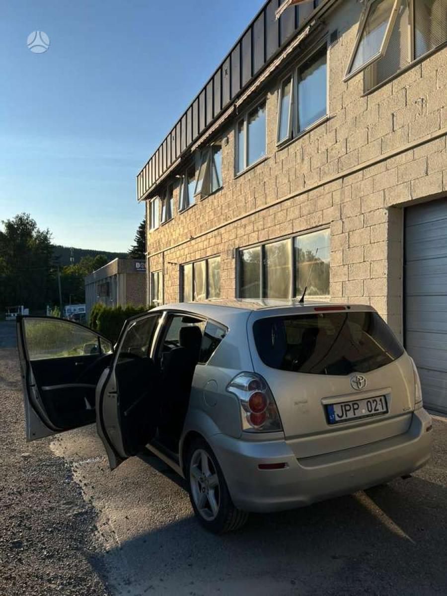 Pelēks Toyota Corolla Verso 2007 Šilutė, ar dzinēja tilpumu 2.20 L un nobraukumu 314 tūkst. km par 2200 €, foto 11 vietnē AUTOMOTO.COM.LV