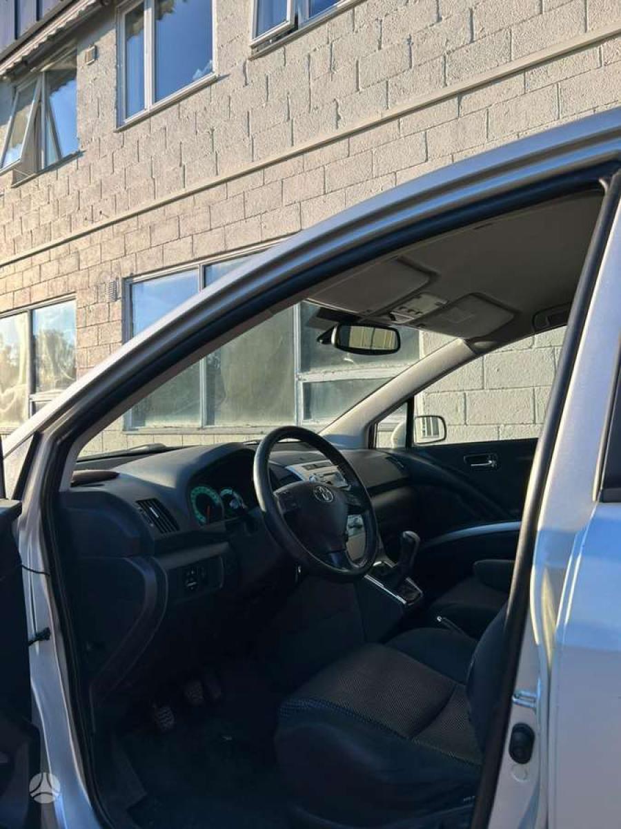 Pelēks Toyota Corolla Verso 2007 Šilutė, ar dzinēja tilpumu 2.20 L un nobraukumu 314 tūkst. km par 2200 €, foto 12 vietnē AUTOMOTO.COM.LV