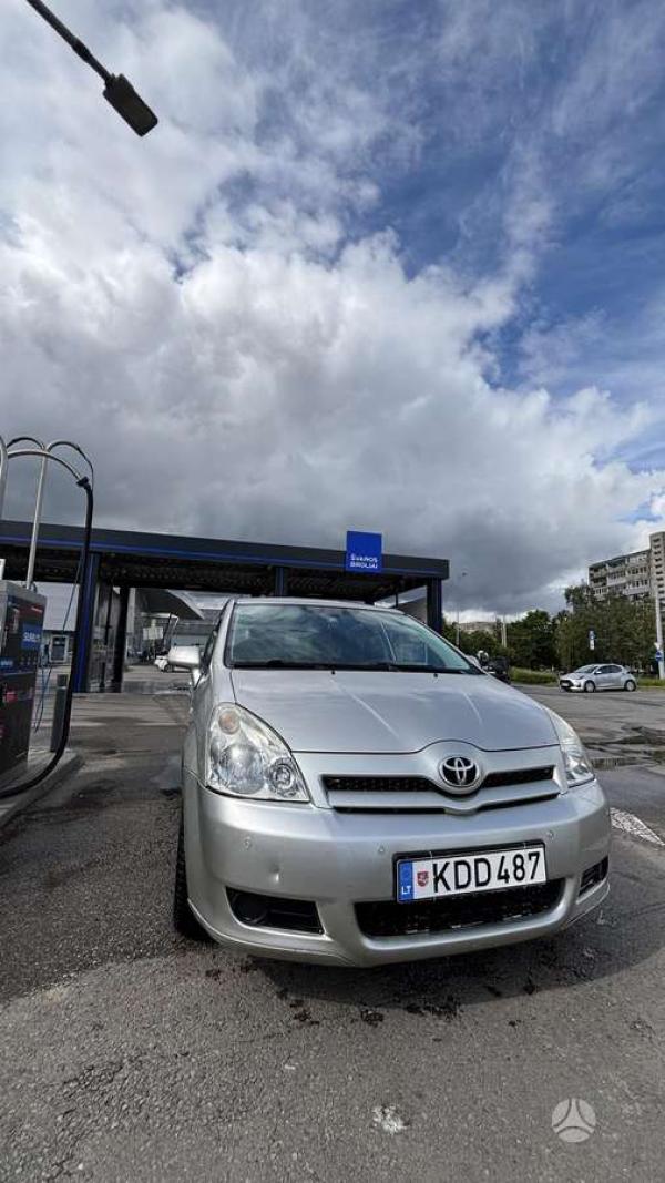 Pelēks Toyota Corolla Verso 2007 Viļņa, ar dzinēja tilpumu 0.00 L un nobraukumu 320 tūkst. km par 2200 €, foto 1 vietnē AUTOMOTO.COM.LV