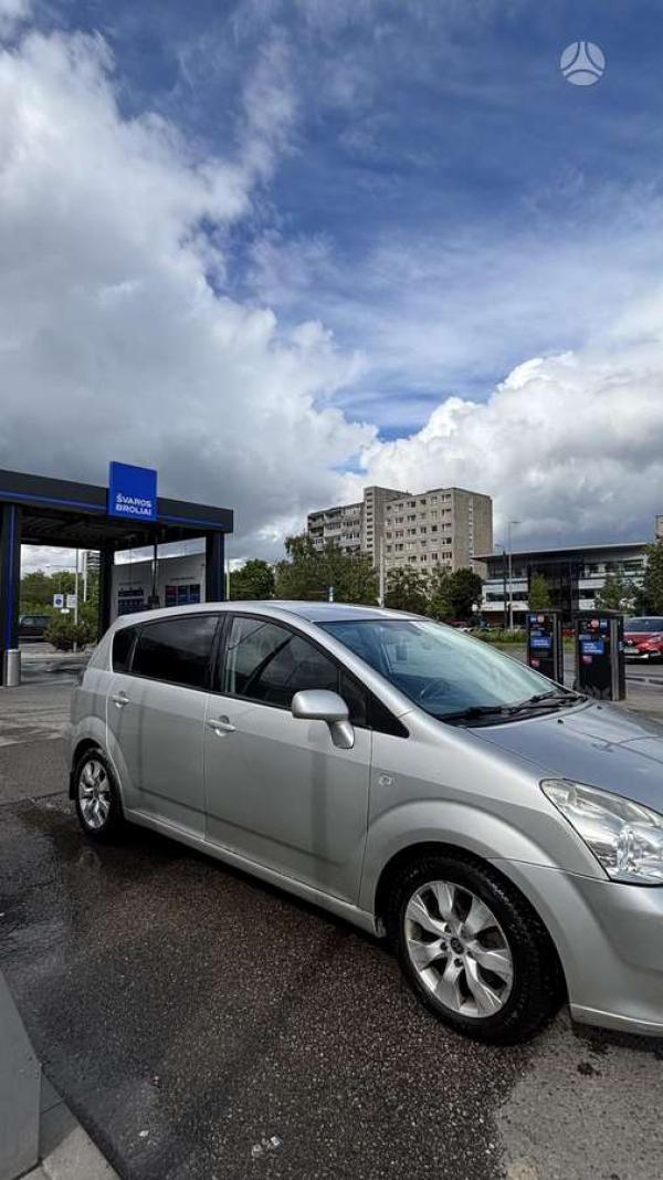 Pelēks Toyota Corolla Verso 2007 Viļņa, ar dzinēja tilpumu 0.00 L un nobraukumu 320 tūkst. km par 2200 €, foto 2 vietnē AUTOMOTO.COM.LV